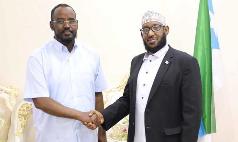 Sheekh Shakuul: Ma Raacdo-reeb ayuu u ahaa Axmed Madoobe, mise Laba ...