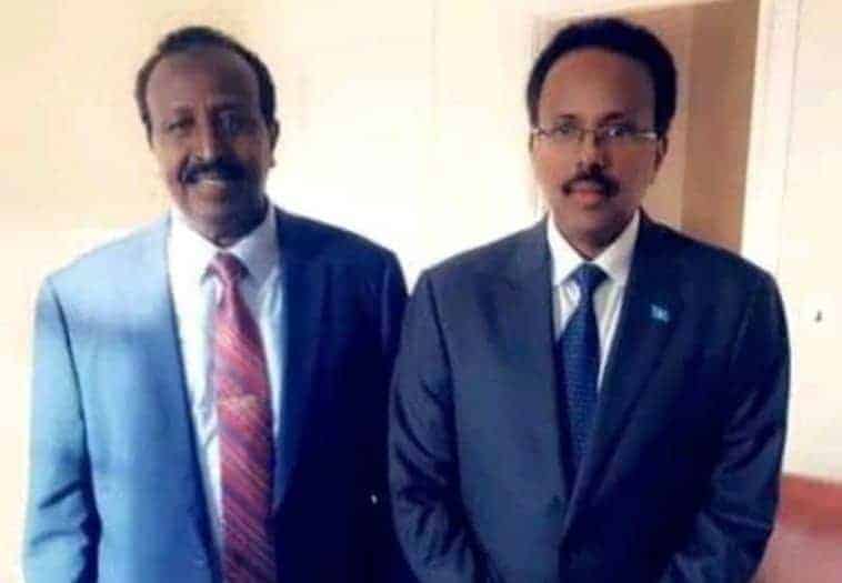 Sawir uu Madaxweyne Farmaajo la galay Korneyl ka tirsanaa dowladii hore ...