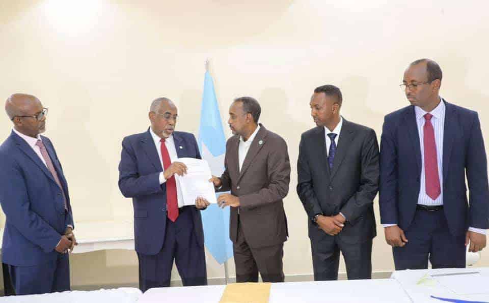 RW Rooble oo Amar kasoo saaray Diyaaradaha iyo Musharixiinta laga ...