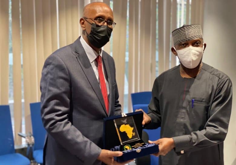 Dowladda Somaliya iyo Midowga Afrika oo heshiis ku saabsan AMISOM ku kala saxiixday Addis Ababa ...