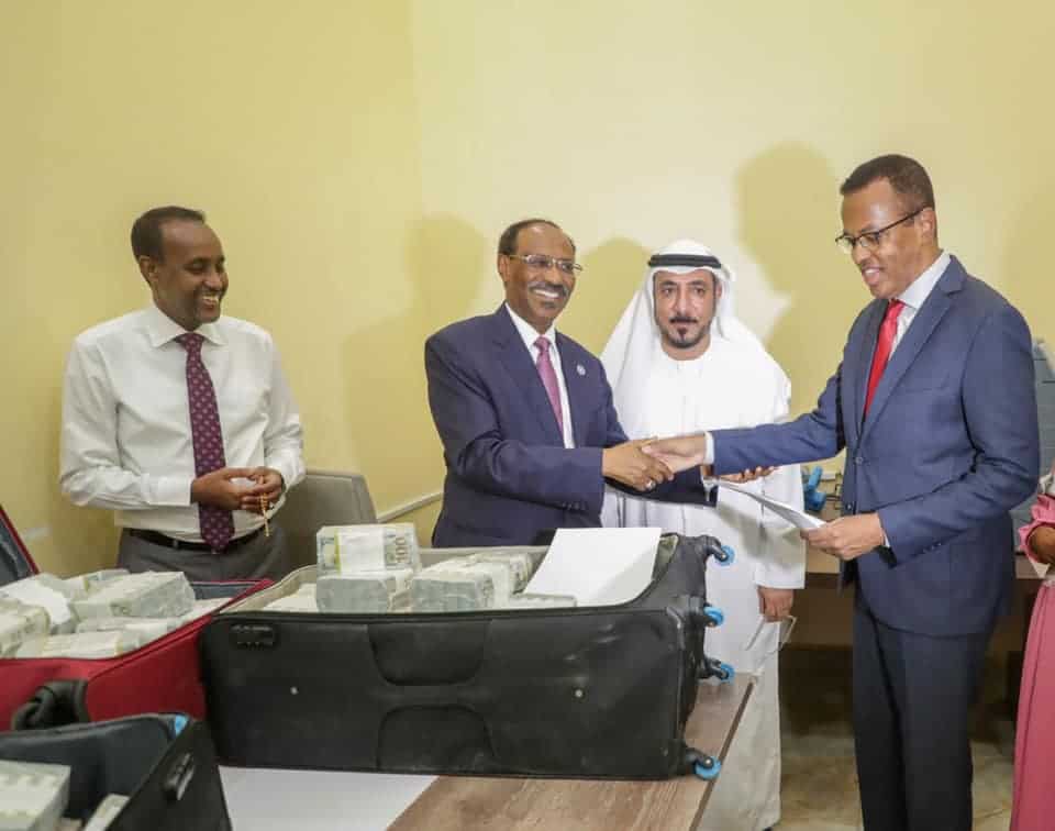 Imaaraadka Carabta oo Lacag ku dhow 10 Milyan Kaash ah ku wareejisay ...