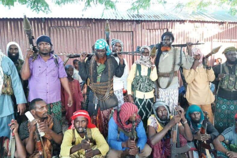 Alshabaab oo soo bandhigtay maleeshiyada taageersan ee Murusade iyo ...